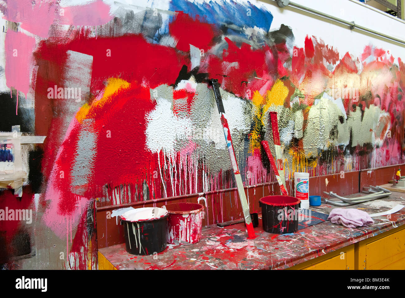 Spraying booth hi-res stock photography and images - Alamy
