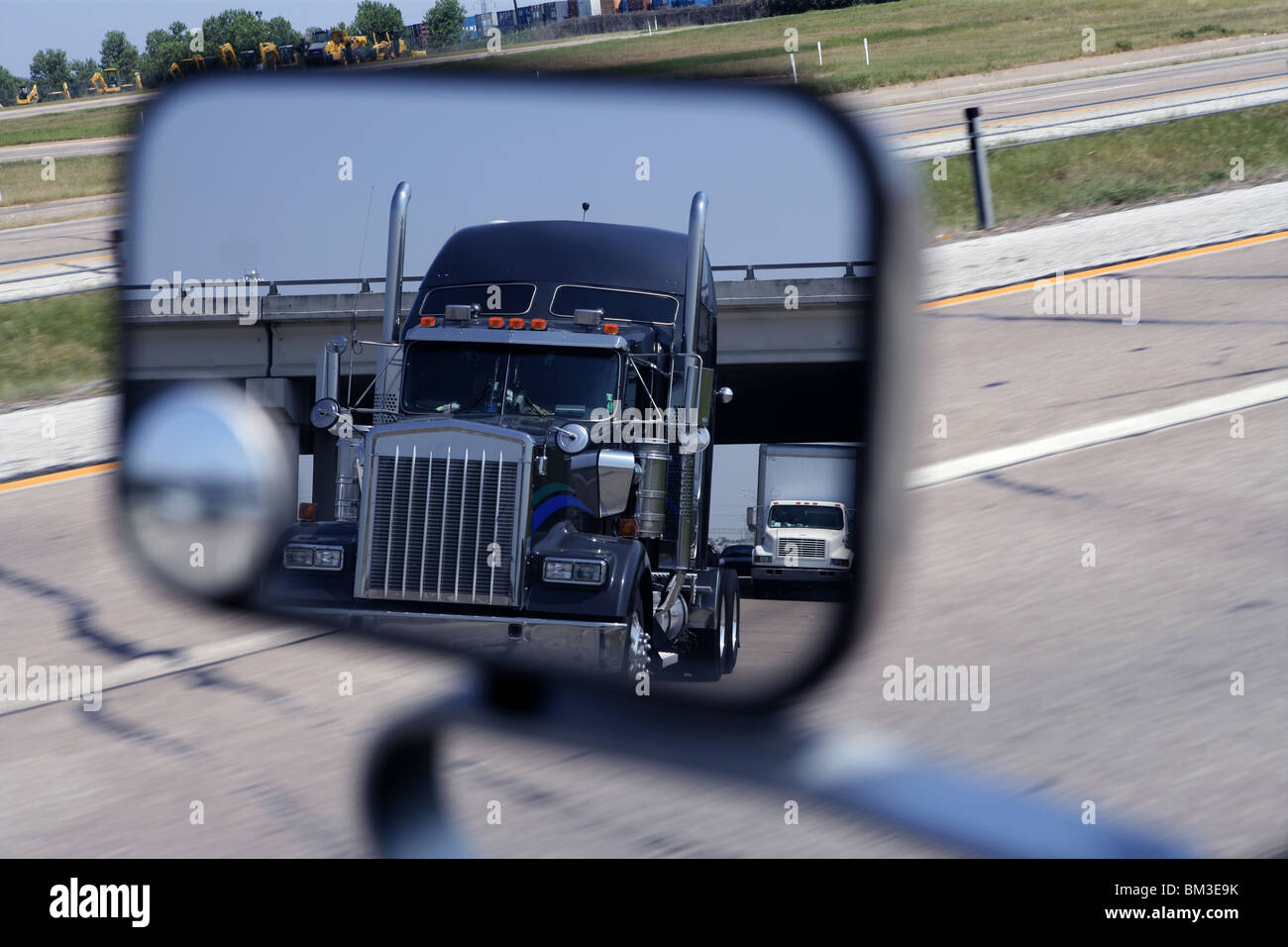 Big rig truck rear hi-res stock photography and images - Alamy