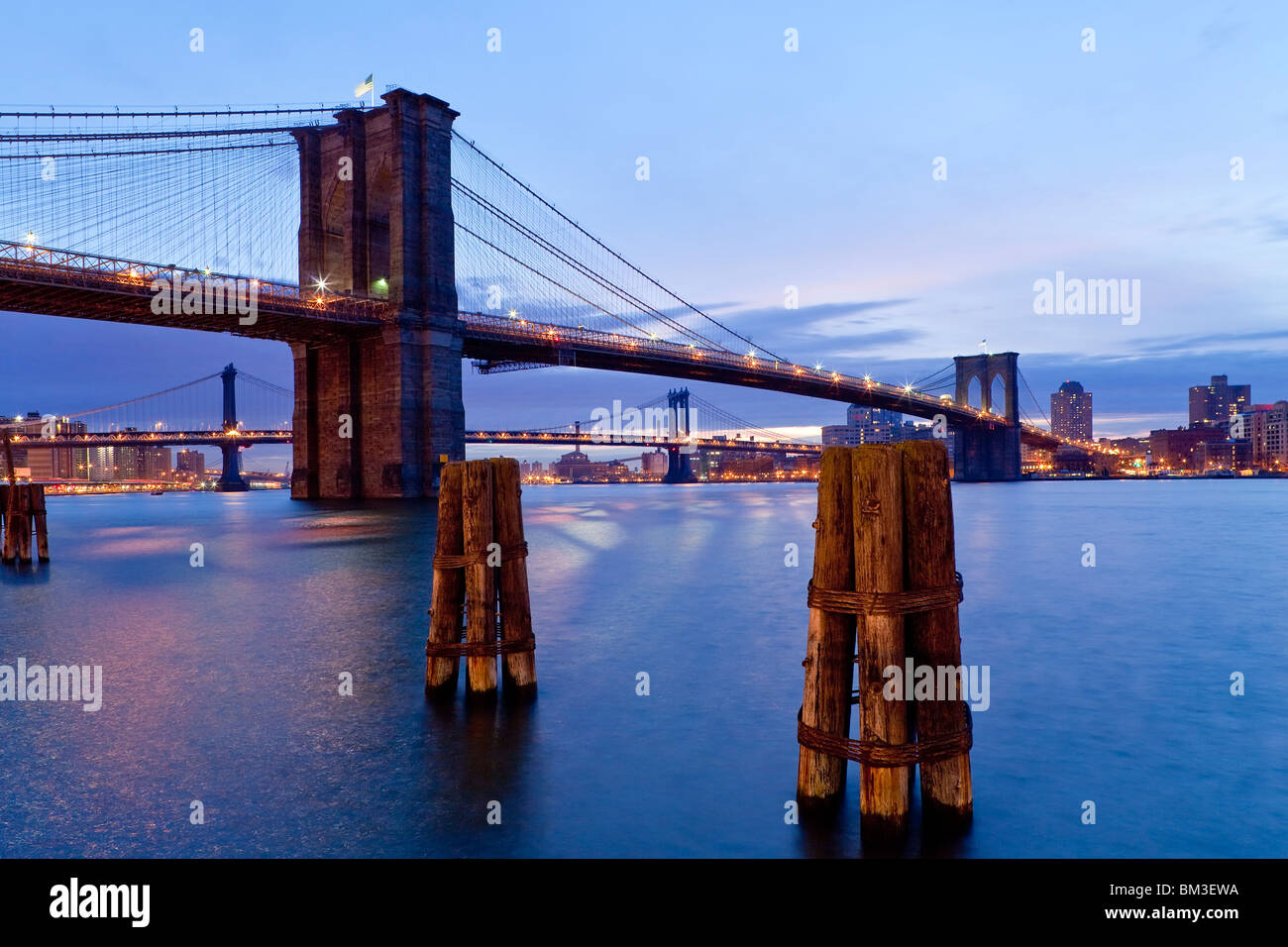 USA, New York City, Manhattan, The Brooklyn and Manhattan Bridges ...