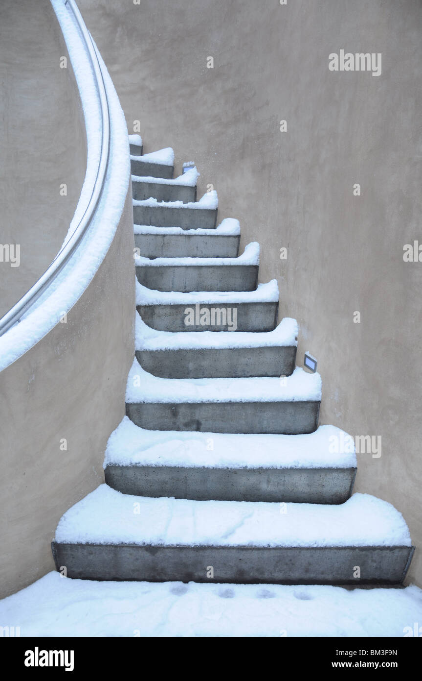 Curved steps hi-res stock photography and images - Alamy