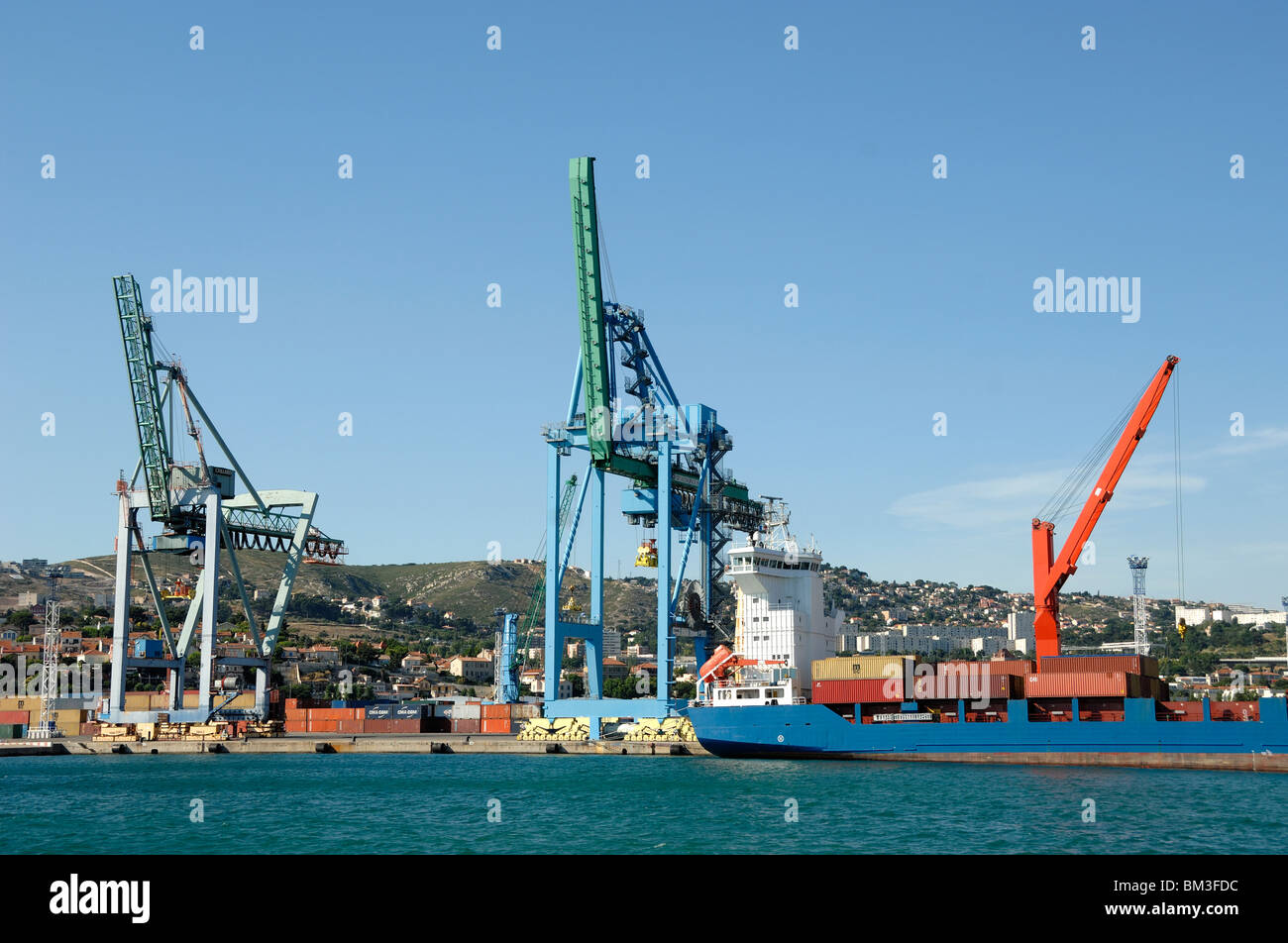 Cargo shipping containers hi-res stock photography and images - Alamy