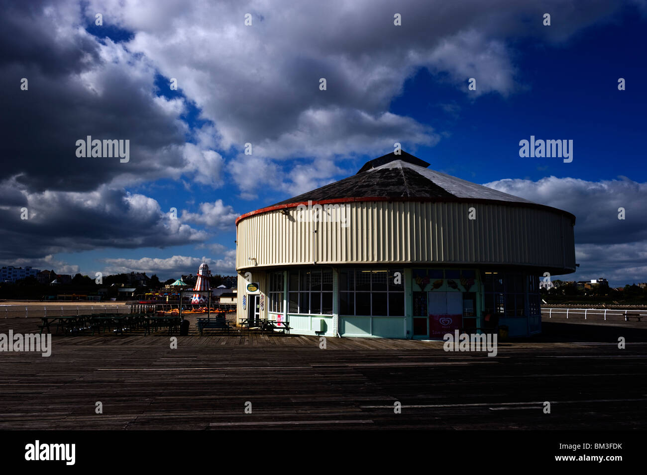 Jolly roger restaurant hi-res stock photography and images - Alamy