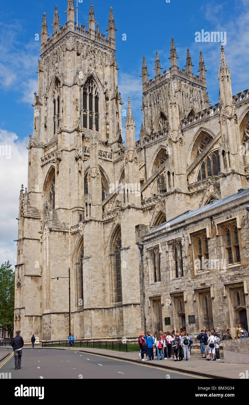 The minster building hi-res stock photography and images - Alamy