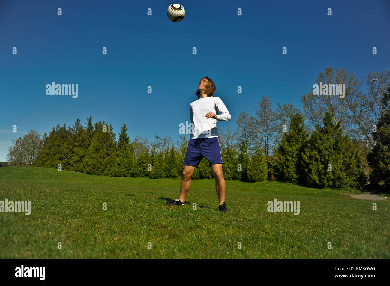 Soccer ball kick hi-res stock photography and images - Alamy