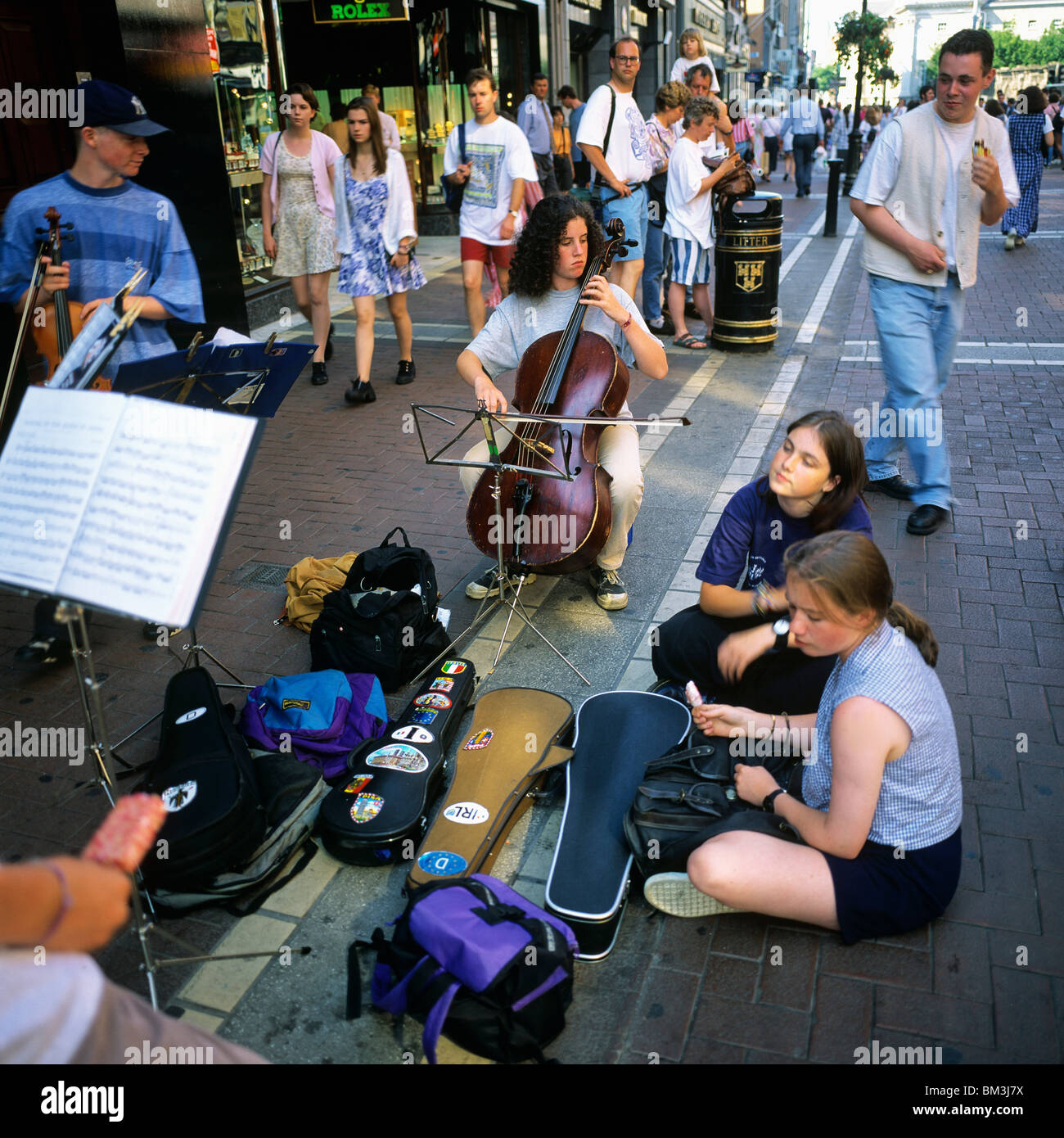 STREET MUSICIANS GRAFTON STREET DUBLIN IRELAND EUROPE Stock Photo - Alamy