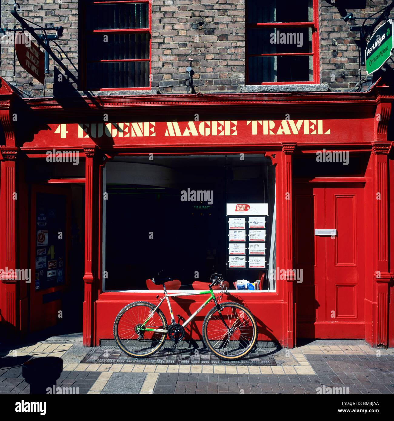 Travel agency window hi-res stock photography and images - Alamy
