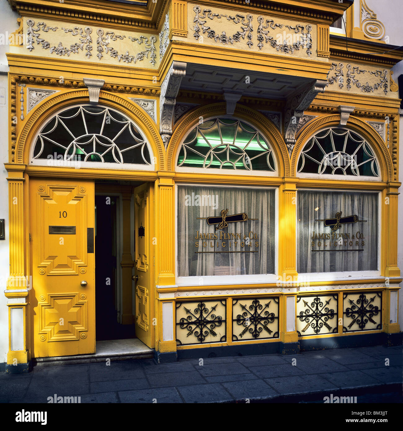 GEORGIAN HOUSE WITH YELLOW PAINTED FACADE ANGLESEA STREET DUBLIN ...