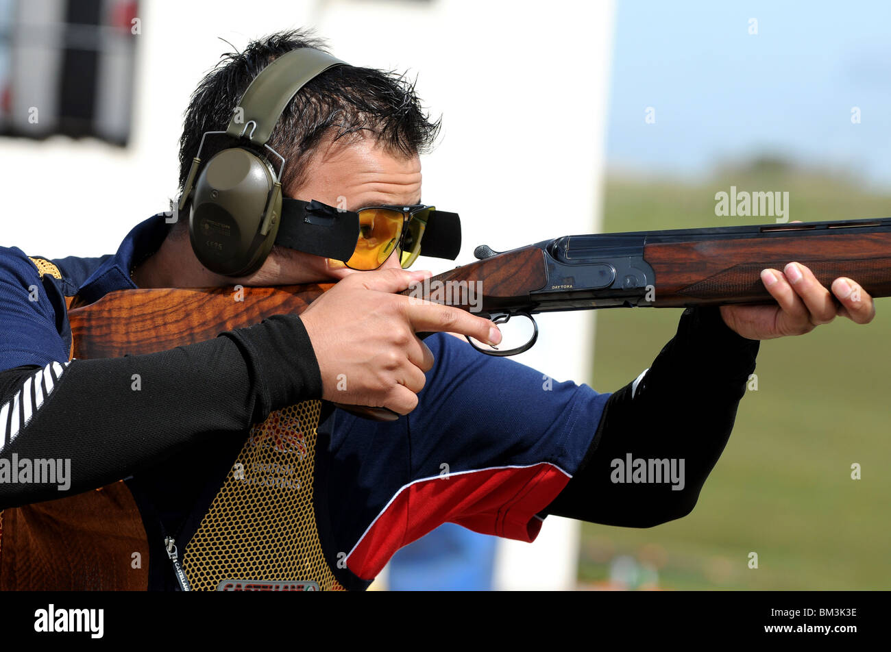 Shotgun competition, competitor at a shotgun contest Stock Photo - Alamy