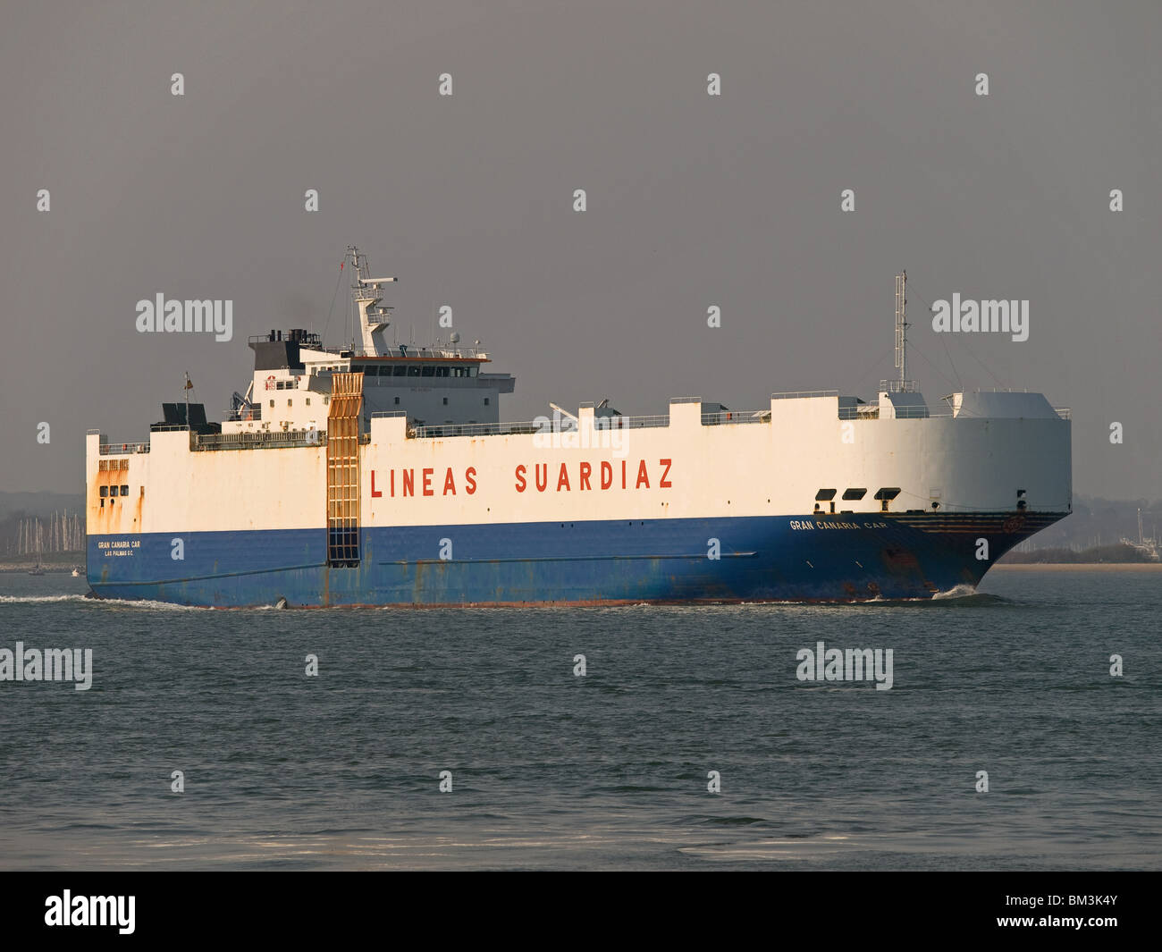 Car transporter ships hi-res stock photography and images - Alamy
