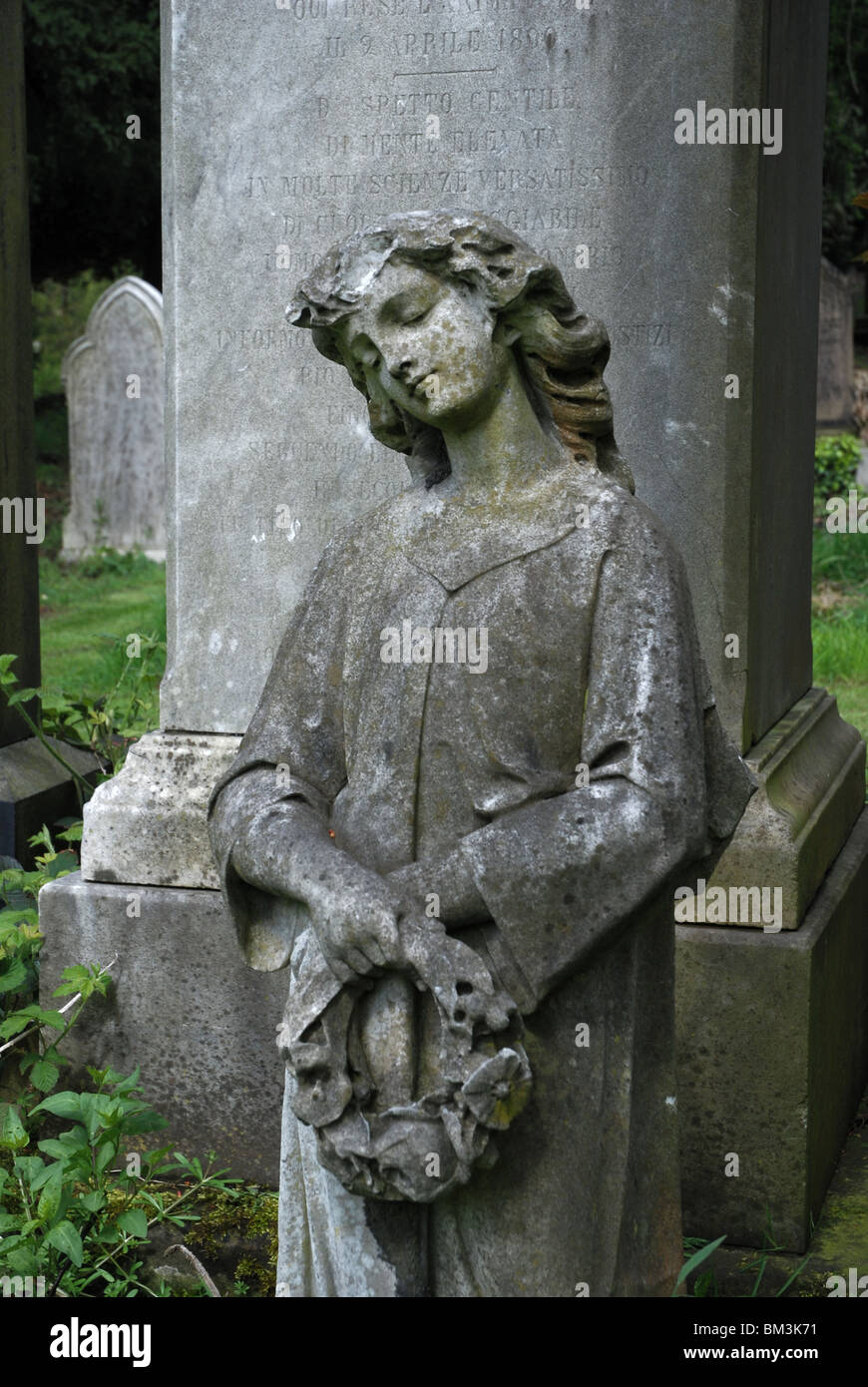 Victorian graveyard hi-res stock photography and images - Alamy