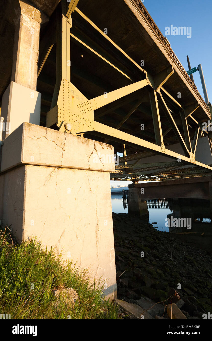 Lift bridge joint hi-res stock photography and images - Alamy