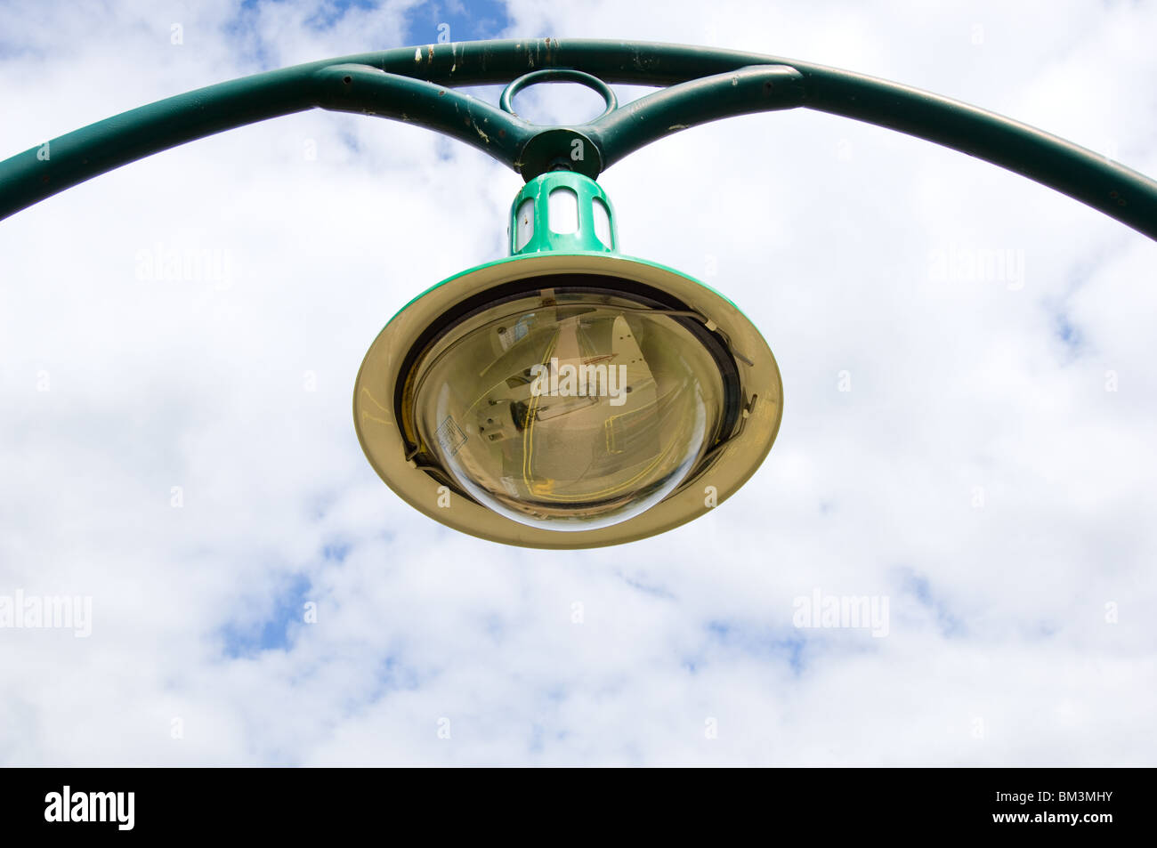 Station lighting hi-res stock photography and images - Alamy