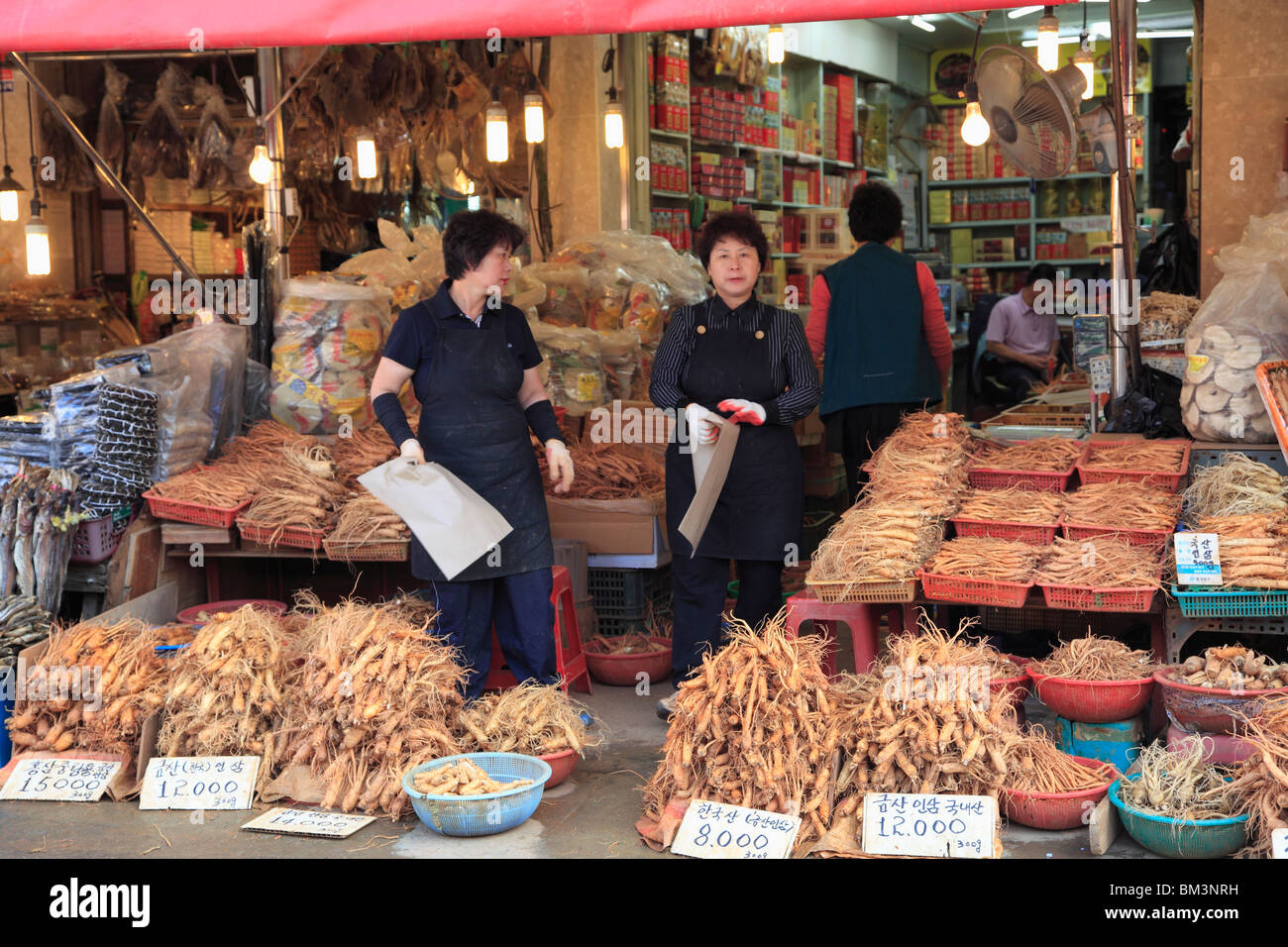 Gyeongdong Market, Largest Asian Medicine Market in Korea, Seoul, South ...