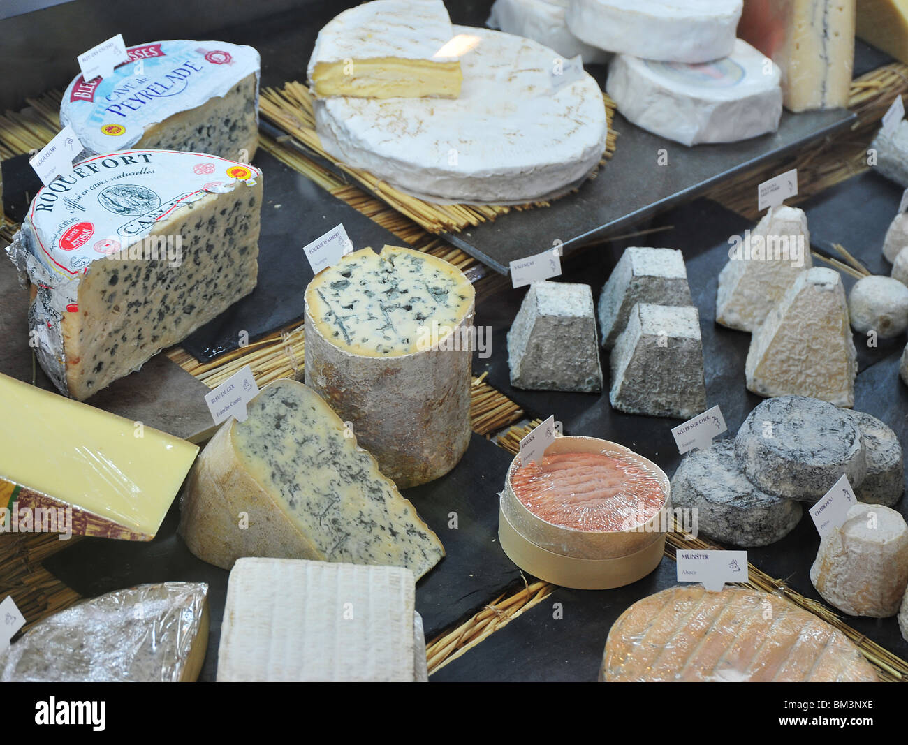 Paris fromagerie hi-res stock photography and images - Alamy