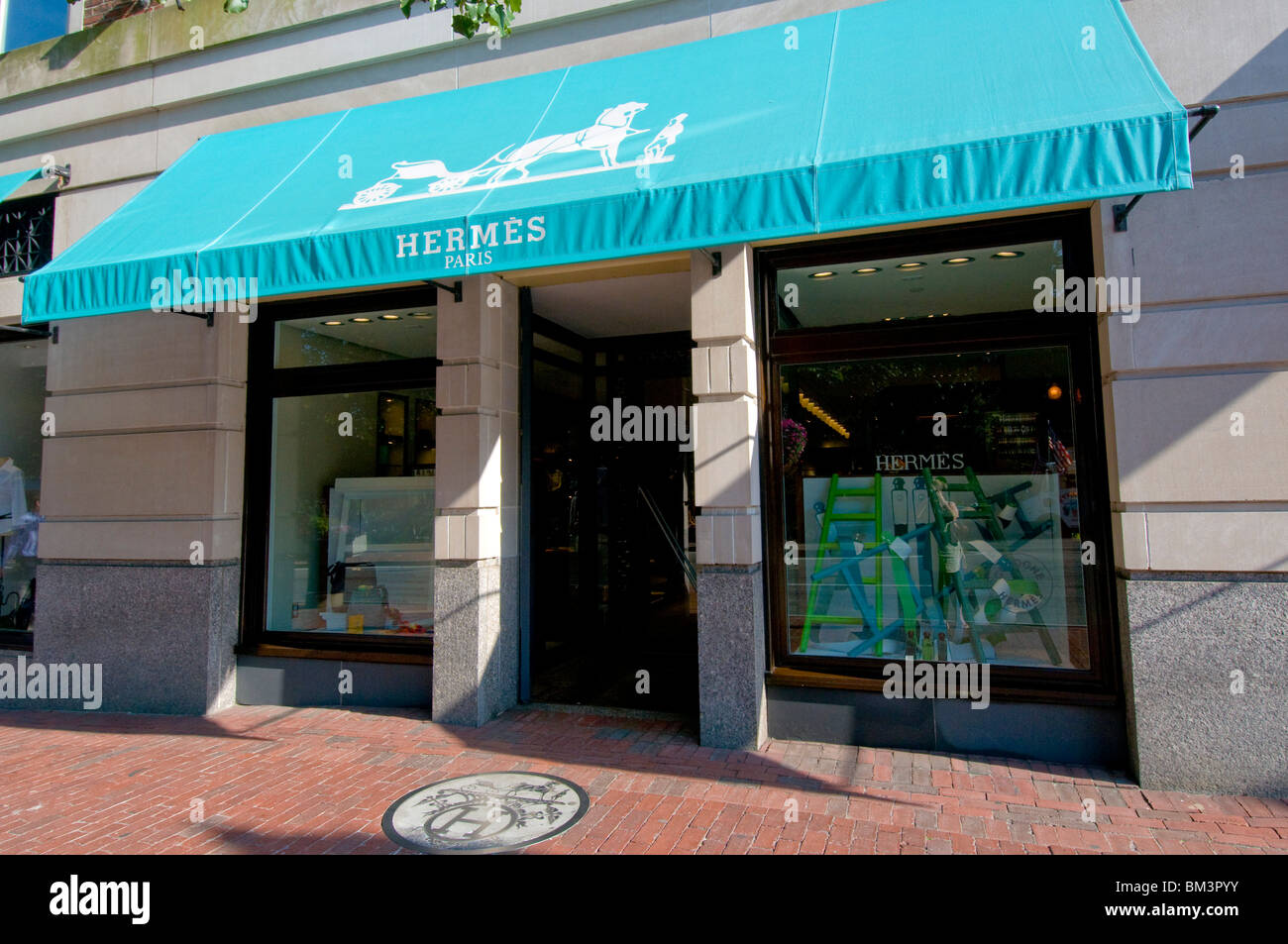 Hermes store street scene hi-res stock photography and images - Alamy