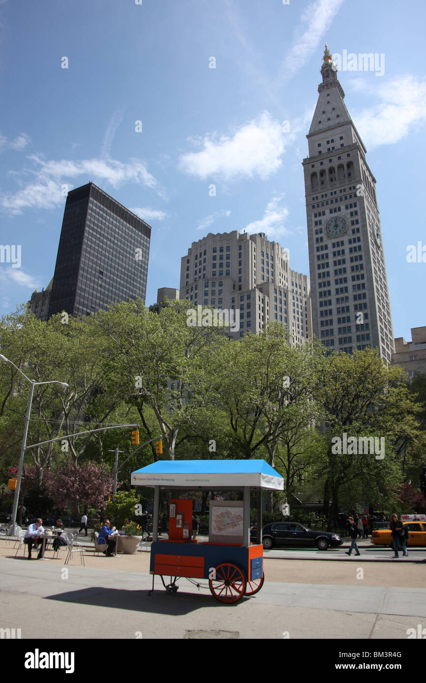 Metropolitan Life Insurance Clock Tower rising beyond Madison Square ...
