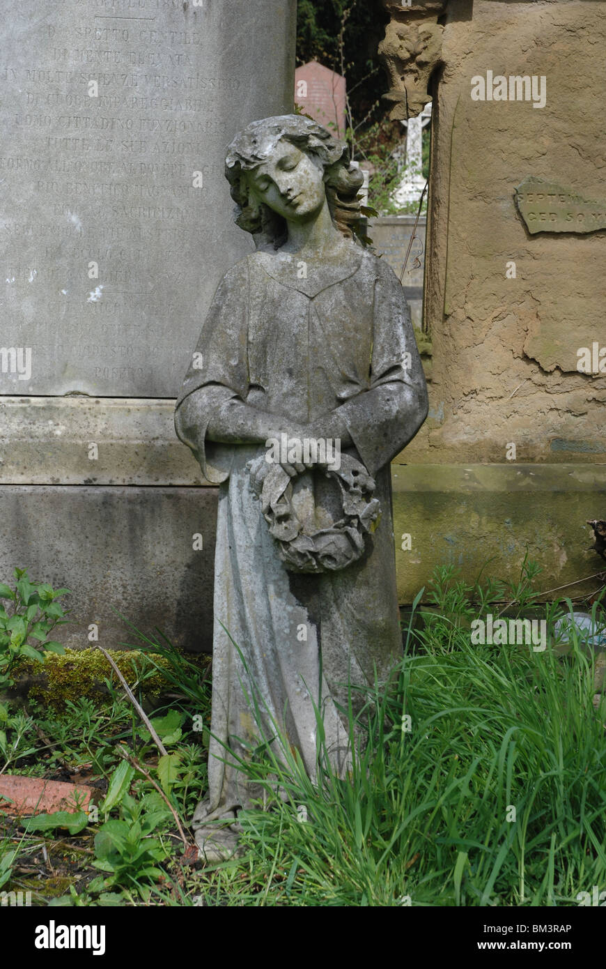 Victorian graveyard hi-res stock photography and images - Alamy