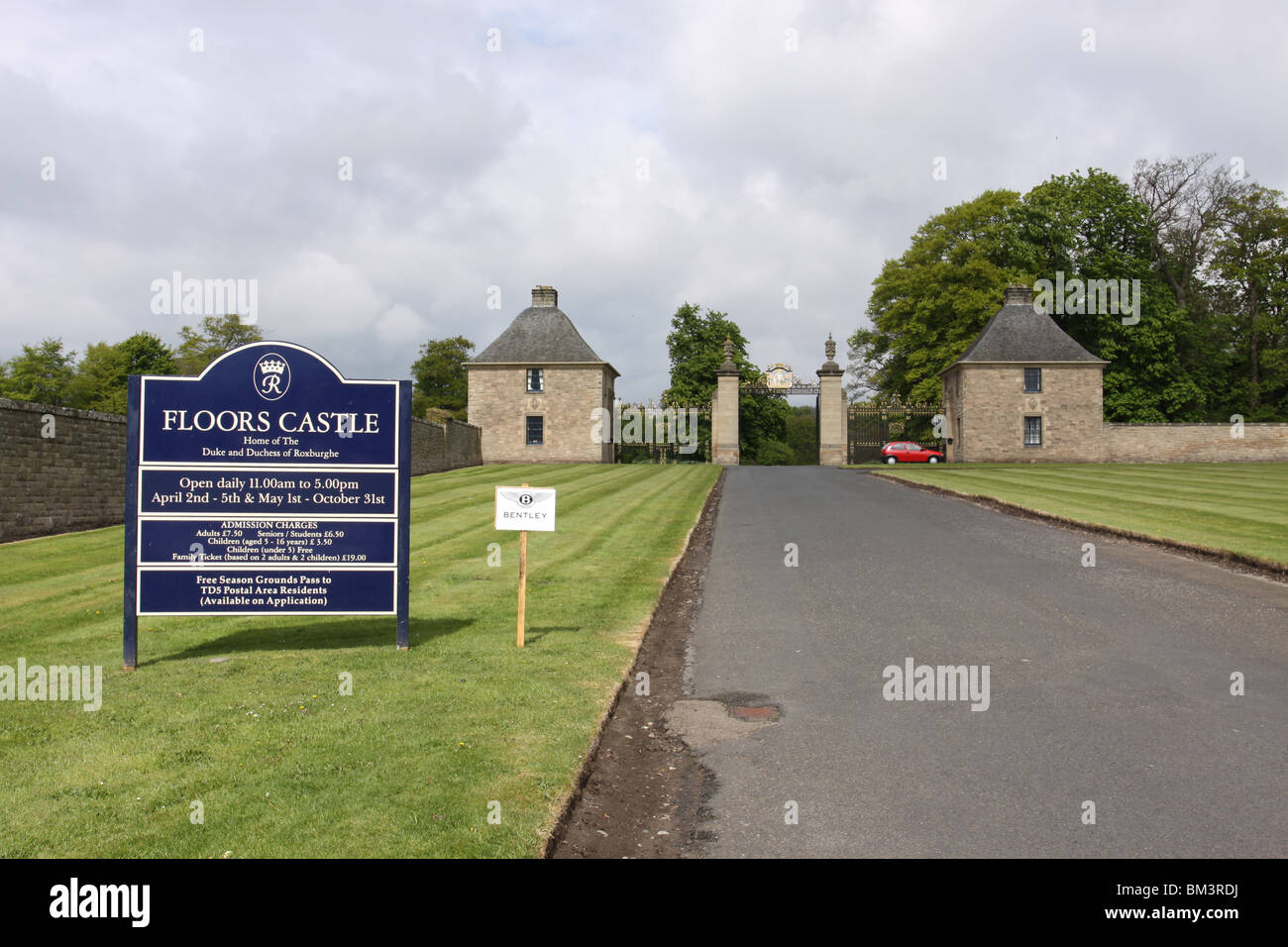 entrance to Floors Castle Kelso Scotland May 2010 Stock Photo - Alamy