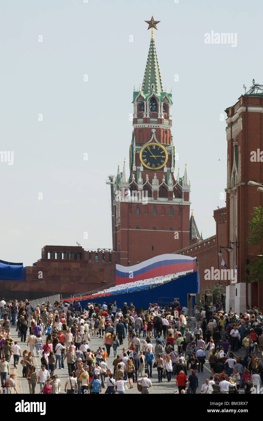 Crowd of people going from Manezhnaya square to Red Square in Moscow ...