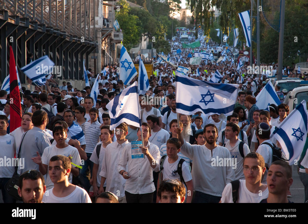 Israel. jerusalem. Jerusalem Day. Flag dance Stock Photo - Alamy