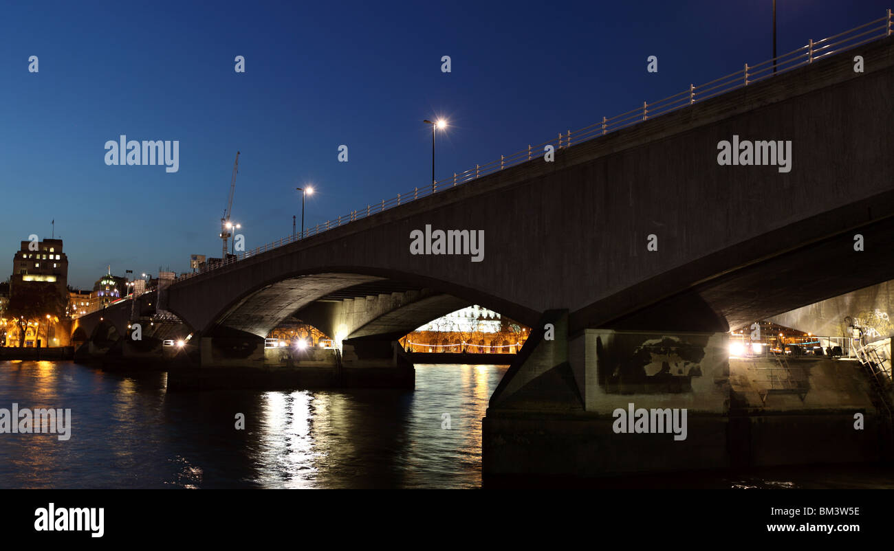 Waterloo bridge at night hi-res stock photography and images - Alamy