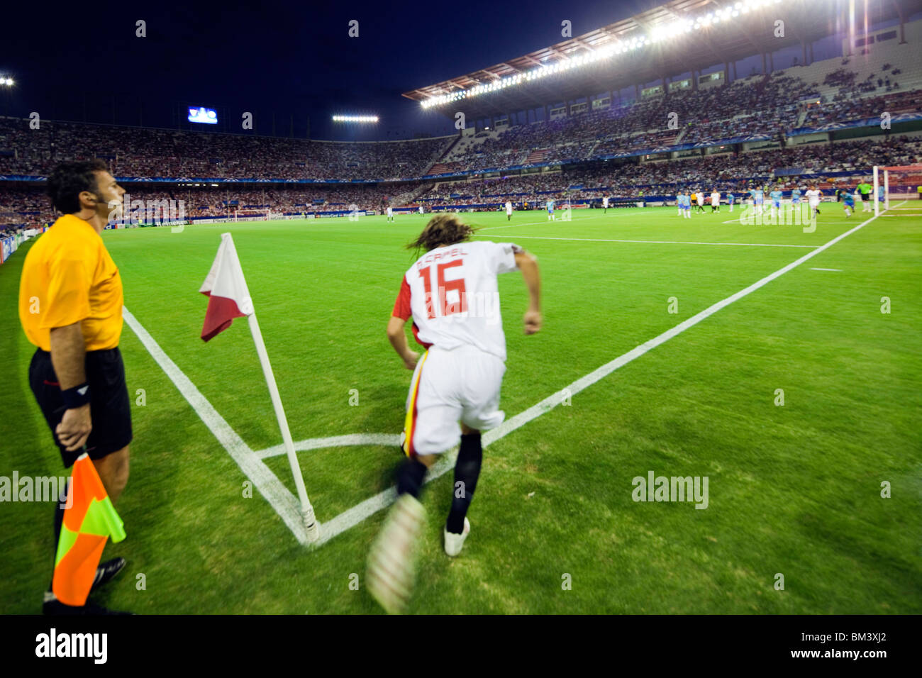 Football corner crowd hi-res stock photography and images - Alamy
