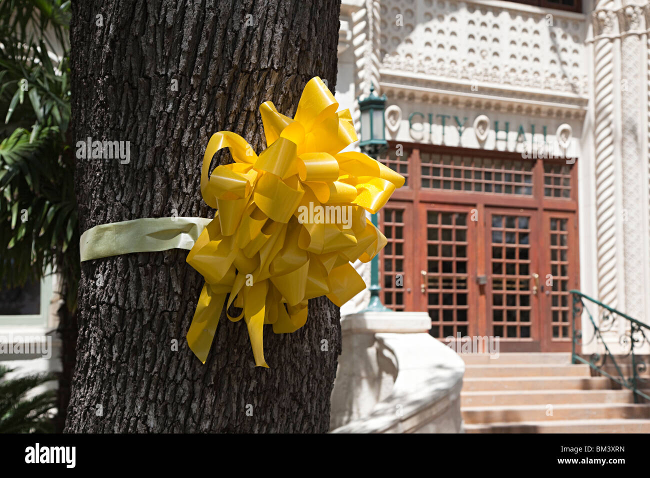 Round tied hi-res stock photography and images - Alamy