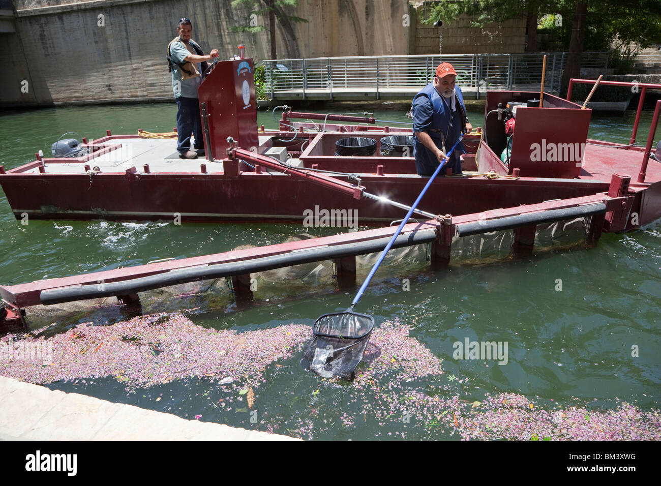 Cleaning river hi-res stock photography and images - Alamy