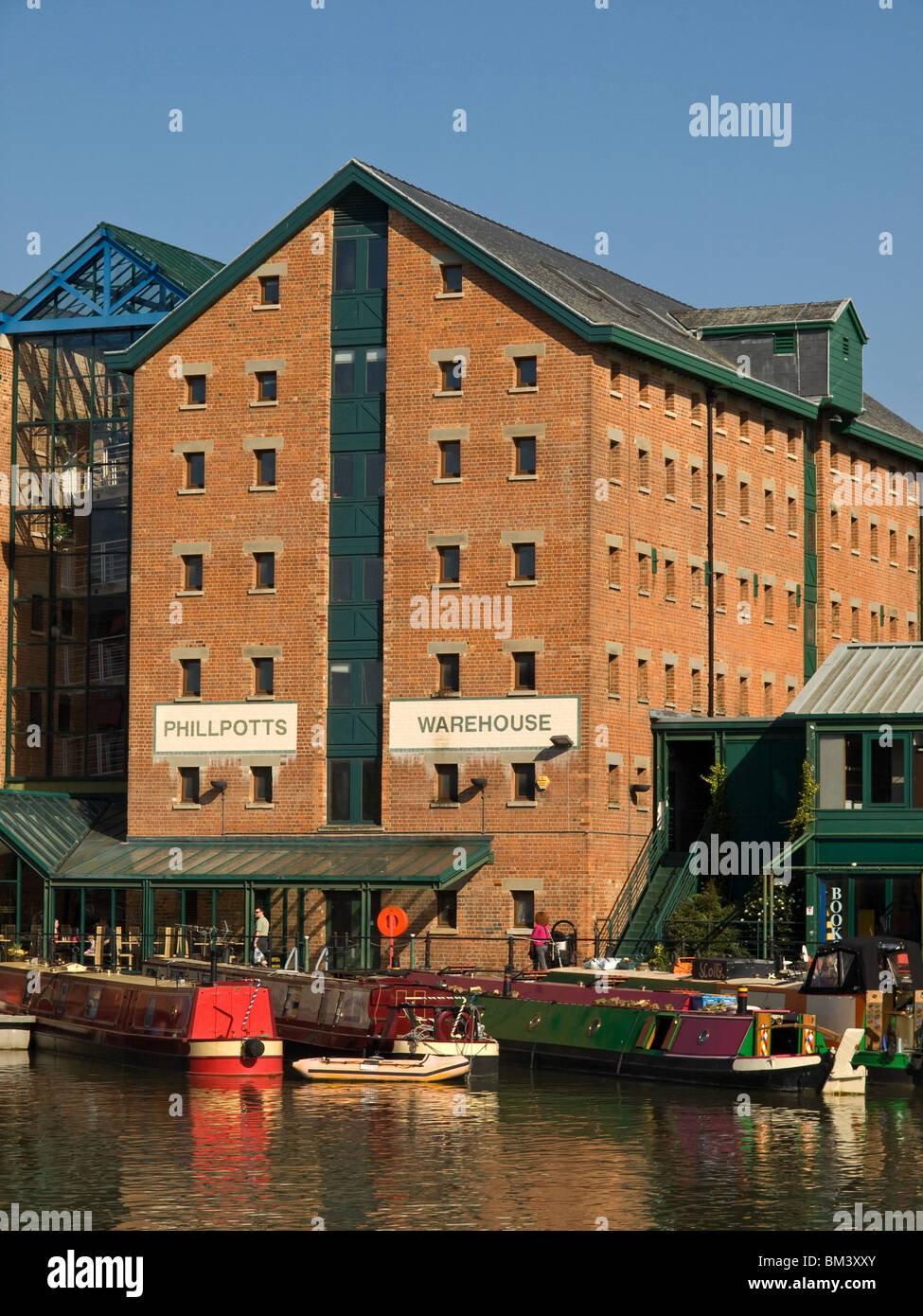 Narrow boats gloucester docks hi-res stock photography and images - Alamy