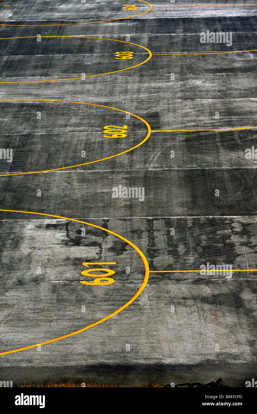 Helipad marking hi-res stock photography and images - Alamy