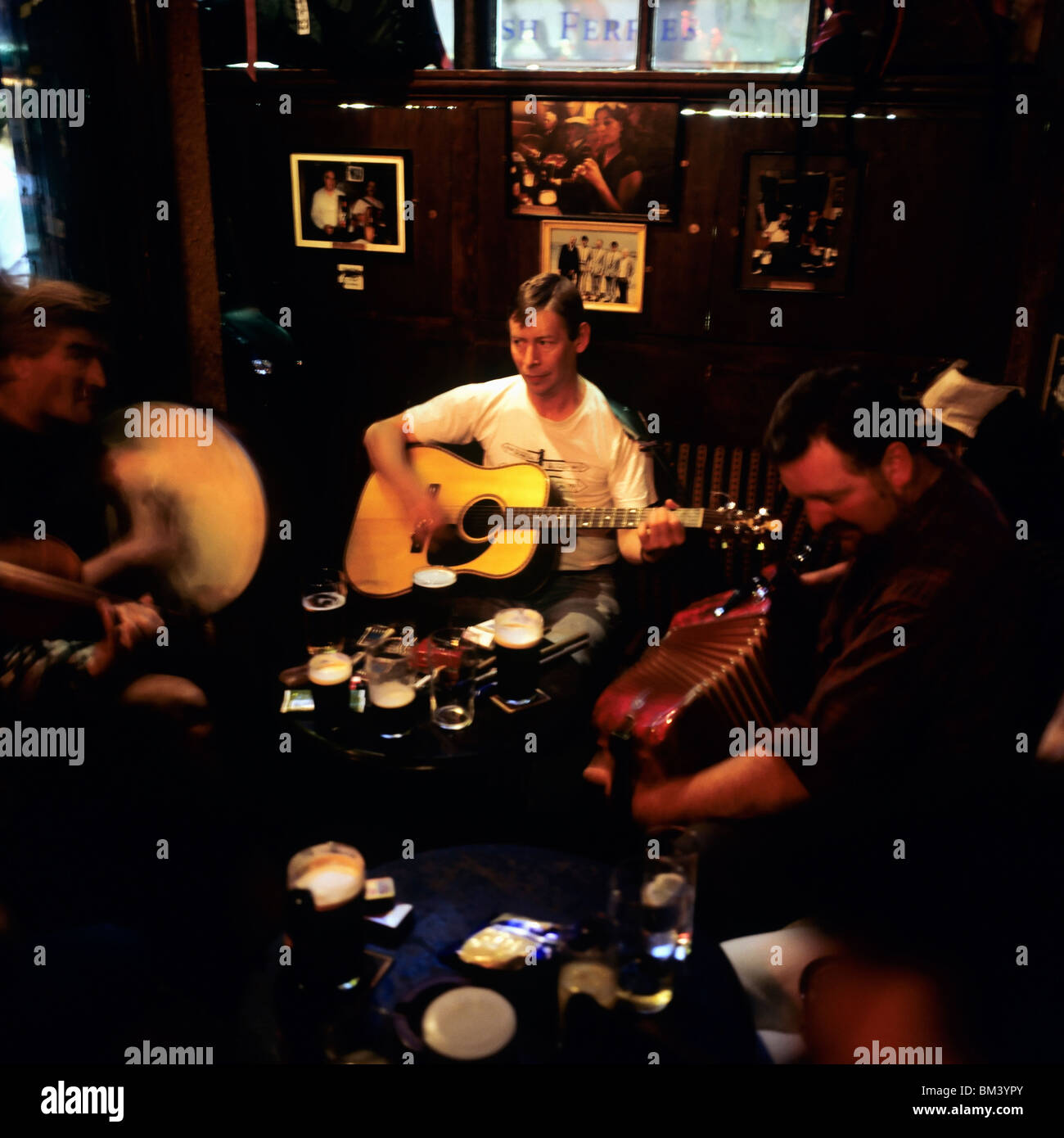 LIVE TRADITIONAL IRISH MUSIC IN O'DONOGHUE'S BAR DUBLIN IRELAND EUROPE ...
