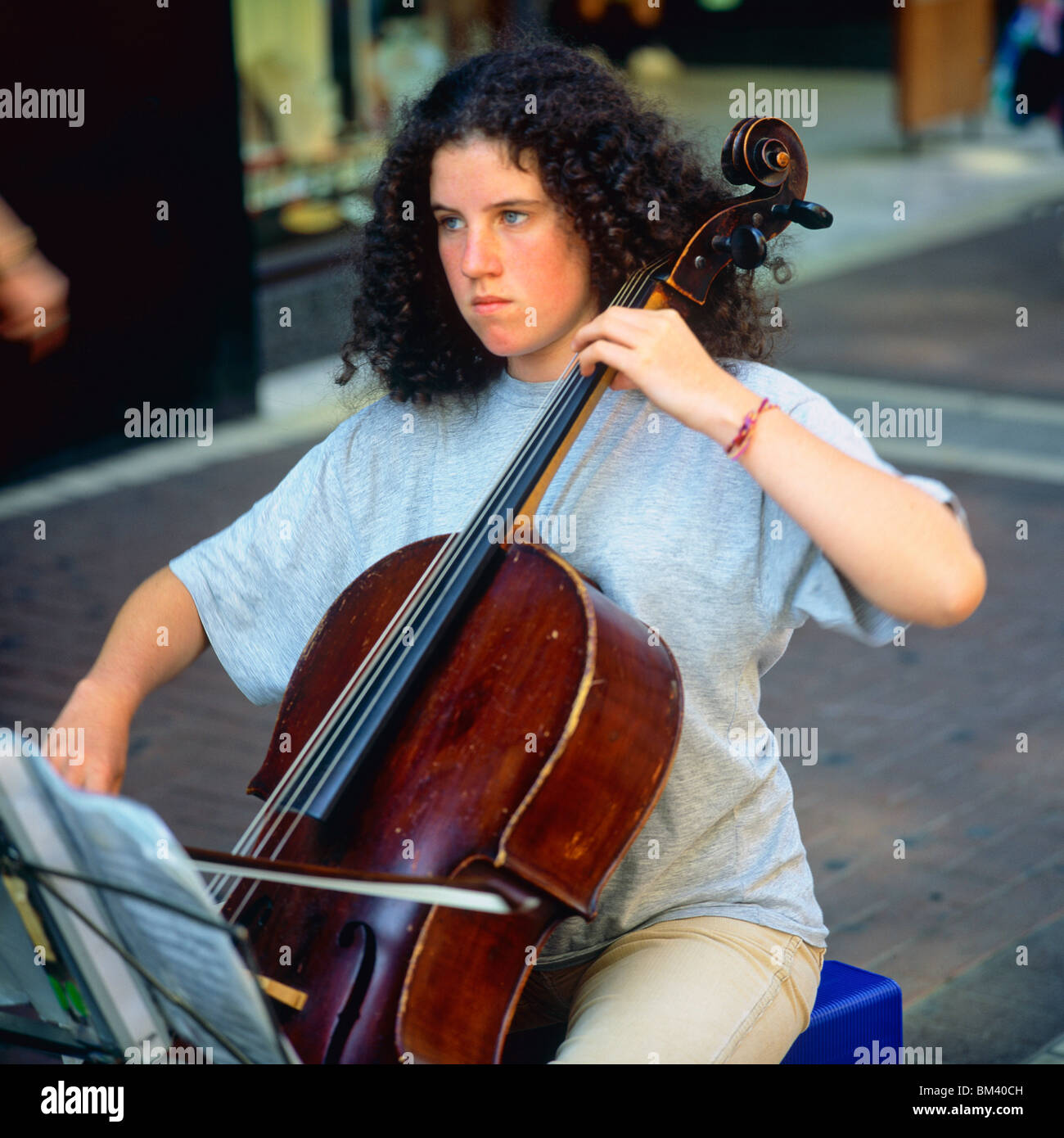 YOUNG GIRL PLAYING THE CELLO DUBLIN IRELAND EUROPE Stock Photo - Alamy