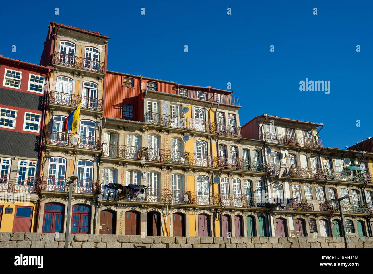 Old houses porto hi-res stock photography and images - Alamy