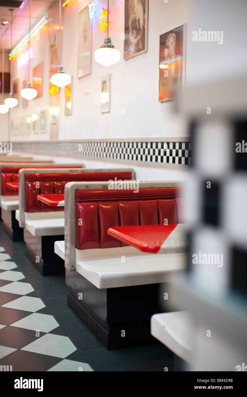 1950s style restaurant checkered floor hi-res stock photography and ...