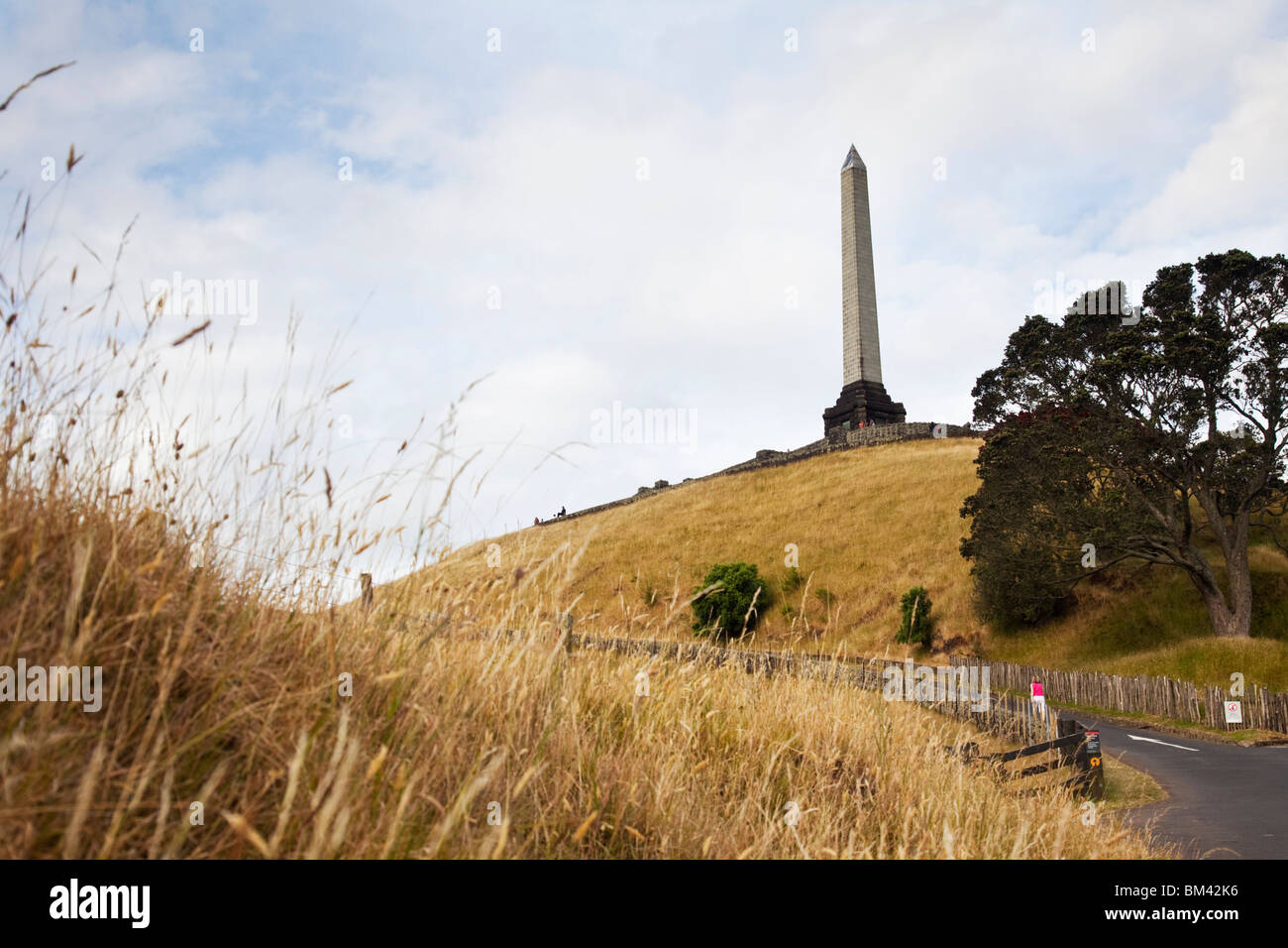 Obelisk memorial on One Tree Hill Domain (Maungakiekie) - the site of ...