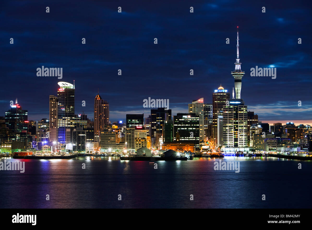 Auckland city skyline at night. Auckland, North Island, New Zealand ...