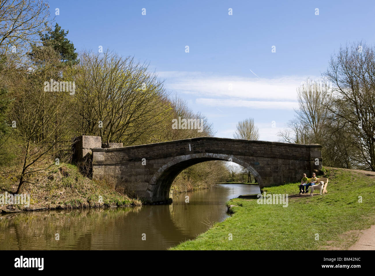 View down the Leeds Liverpool canal at Parbold in Lancashire Stock ...