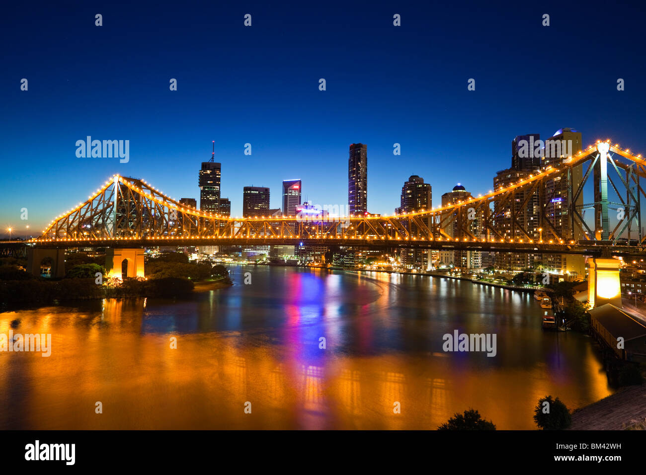 Story Bridge and city skyline at night. Brisbane, Queensland, Australia ...
