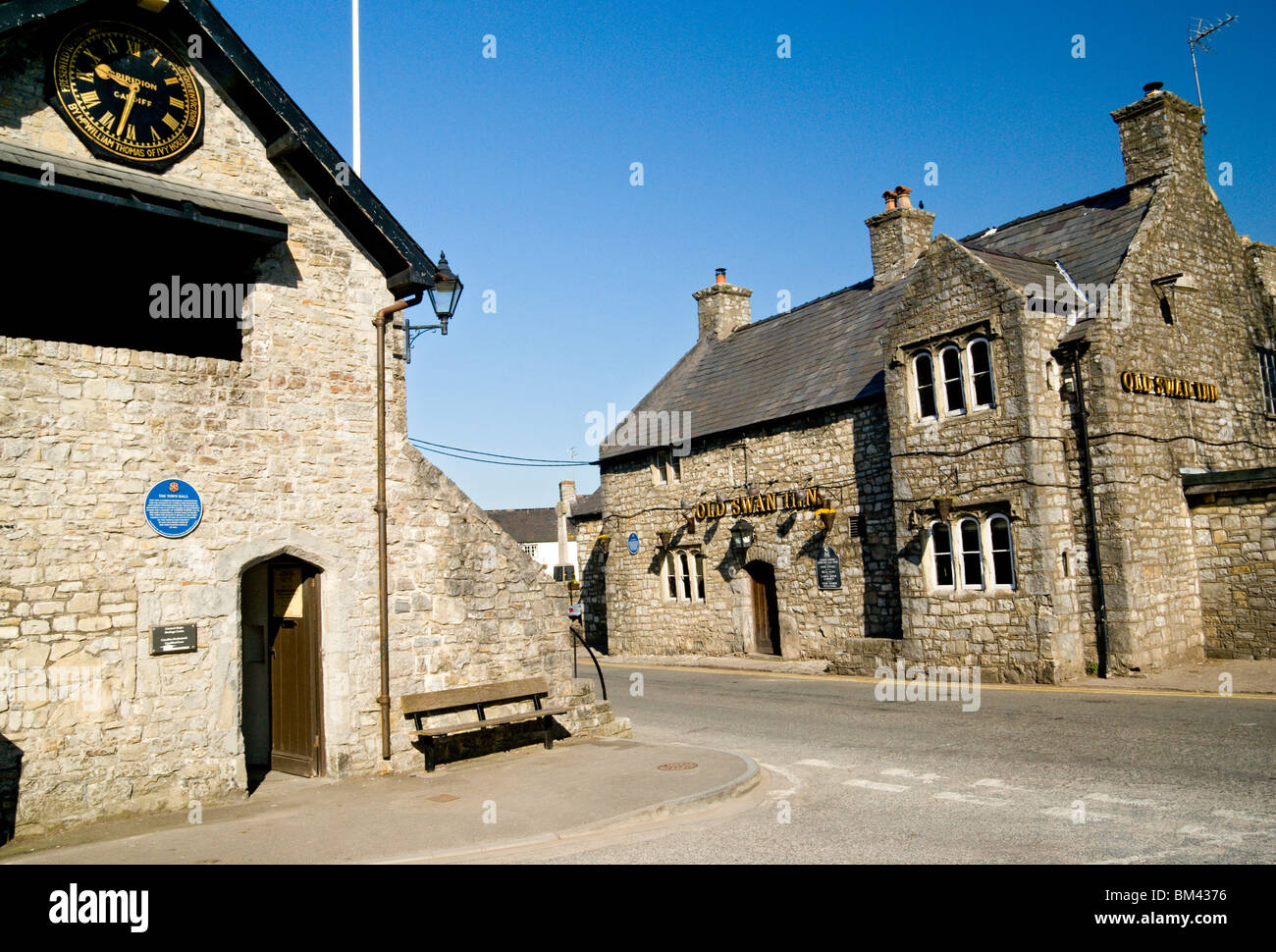 Swan inn hi-res stock photography and images - Alamy