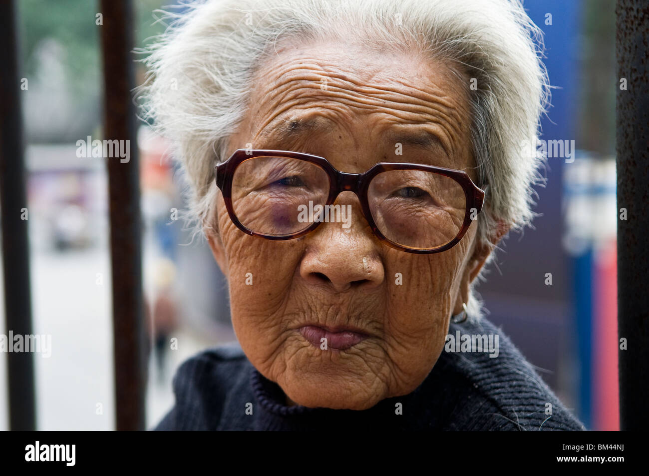 Portrait of an old Chinese woman Stock Photo - Alamy