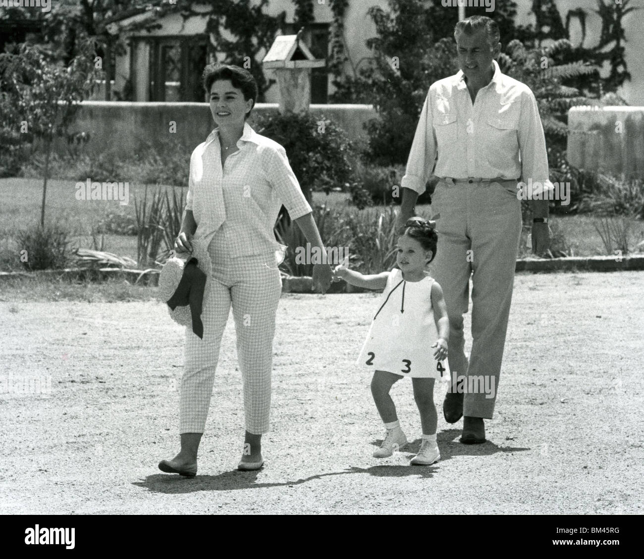 JEAN SIMMONS - UK film actress and husband Stewart Granger about 1956 ...