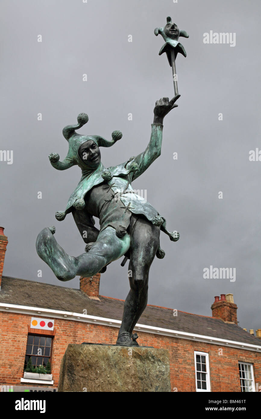 Stratford-upon-Avon, Jester Statue in Henley Street near Shakespeare's ...