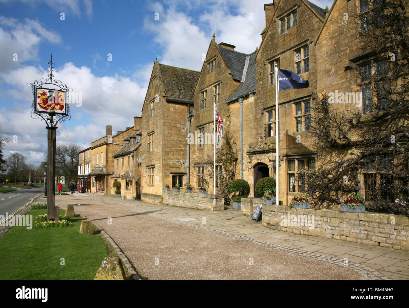 Inn village broadway cotswolds hi-res stock photography and images - Alamy