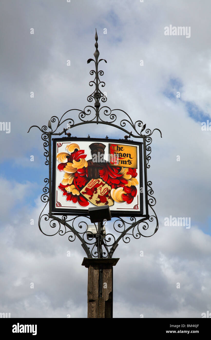 The lygon arms hotel in the cotswold village broadway hi-res stock ...