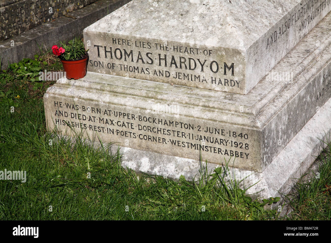 Grave in Stinsford churchyard where the heart of Thomas Hardy was ...