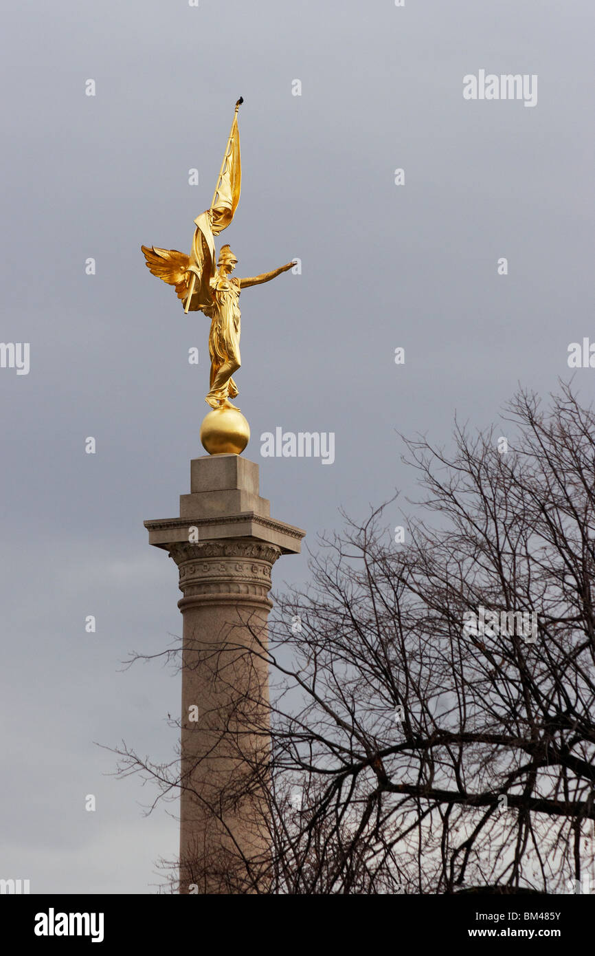 The sculpture “Victory” by Daniel Chester French atop the First ...