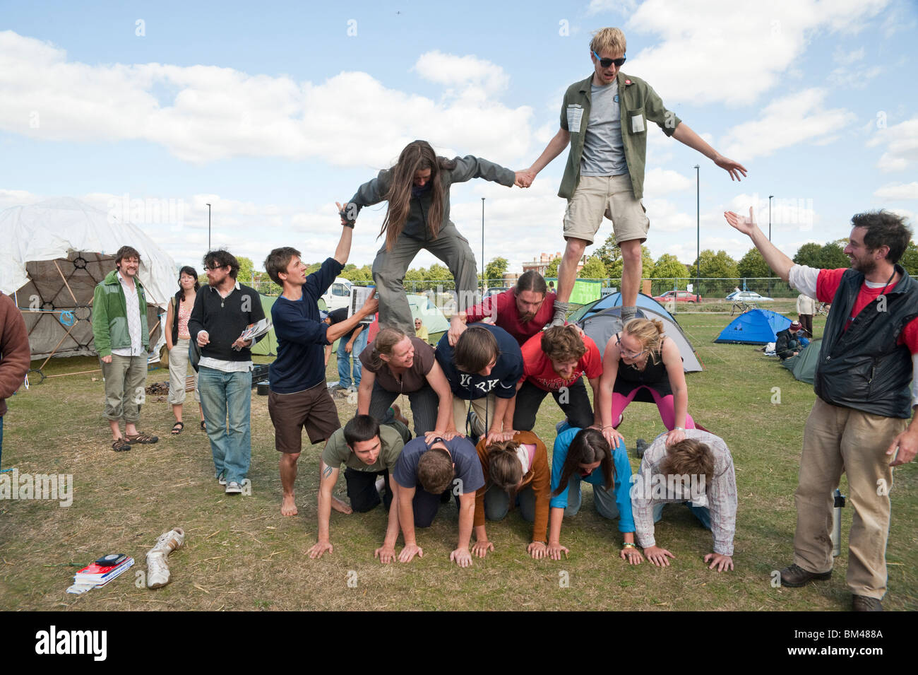 Human pyramid hi-res stock photography and images - Alamy