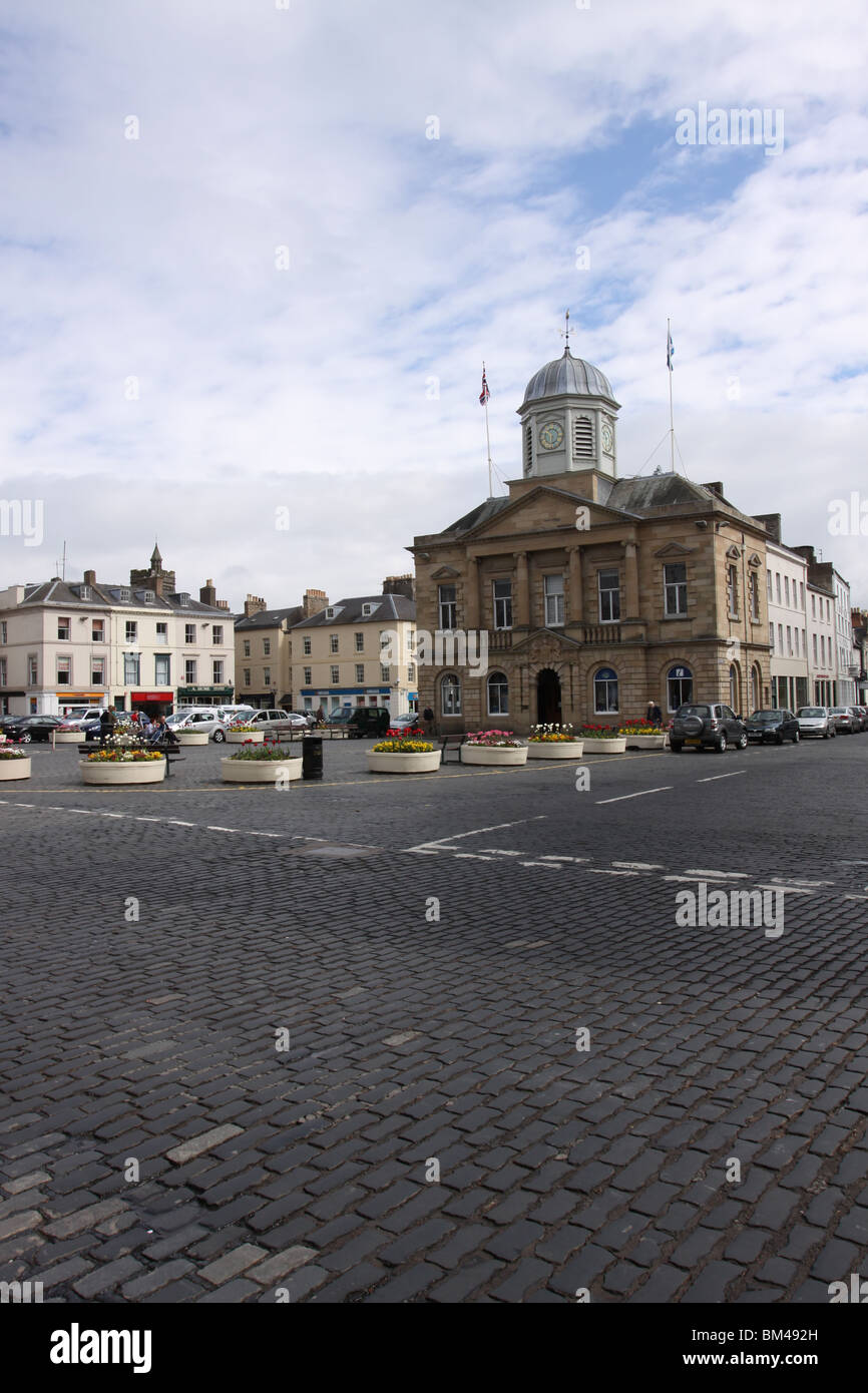 Town house on Kelso Square Scotland May 2010 Stock Photo - Alamy