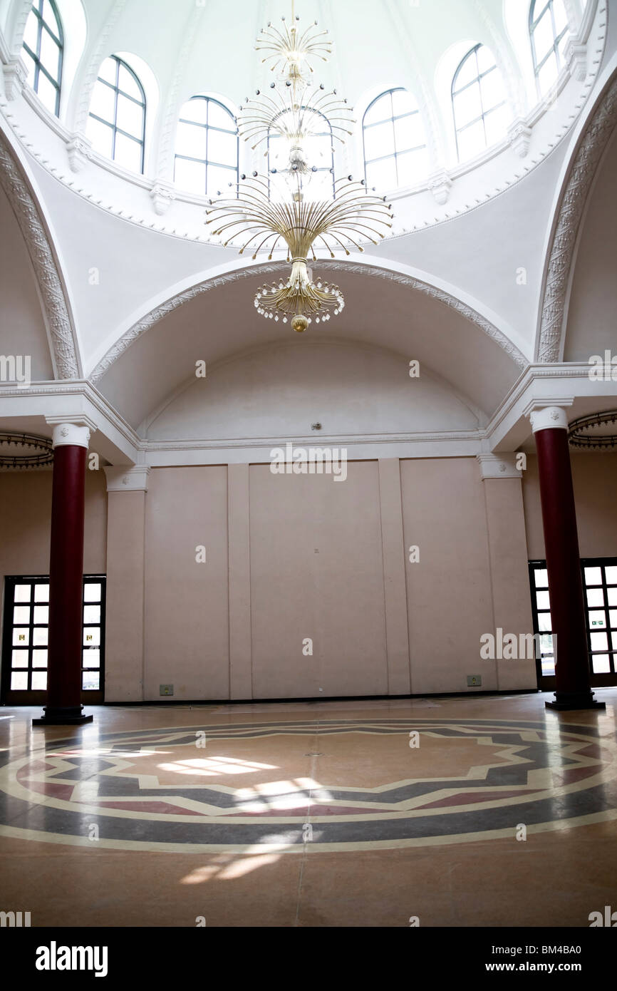 Hall large chandelier hi-res stock photography and images - Alamy