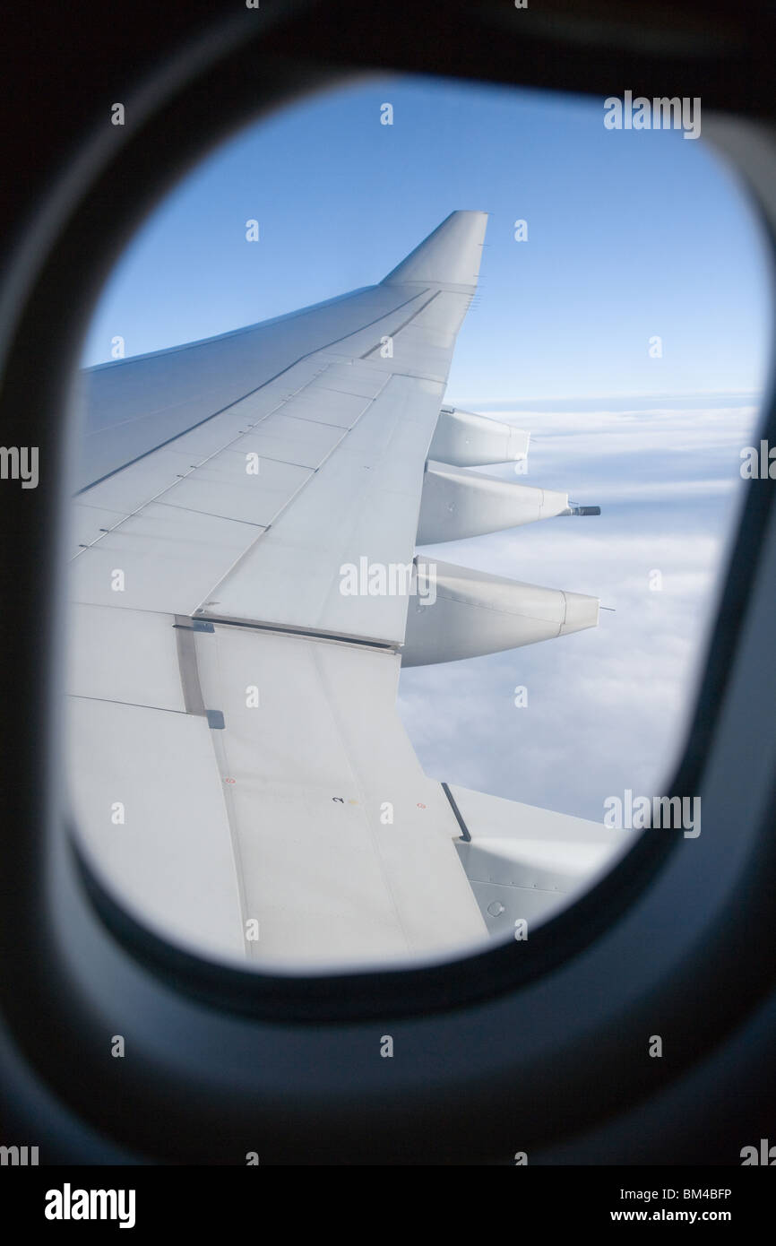 Airplane window, wing and sky Stock Photo - Alamy